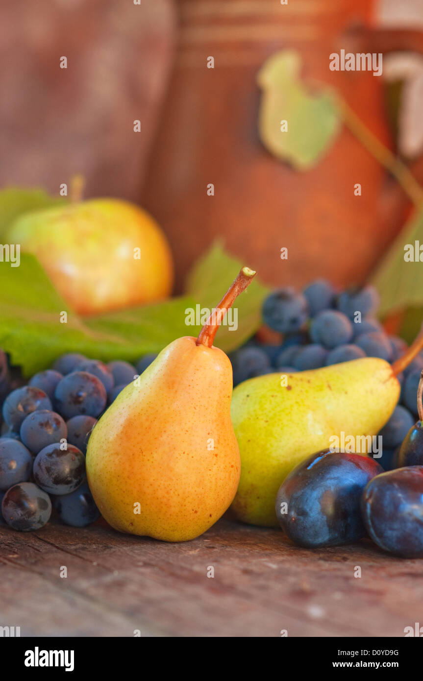 Peach grapes pear hi-res stock photography and images - Alamy