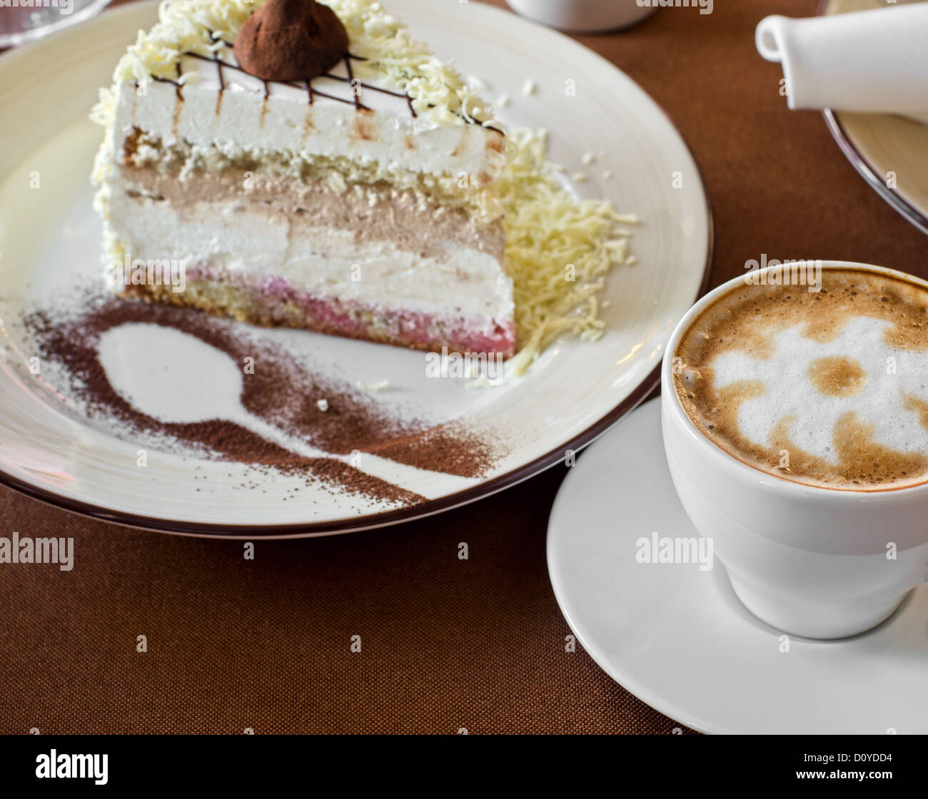 Cafe capuccino cake hi-res stock photography and images - Alamy