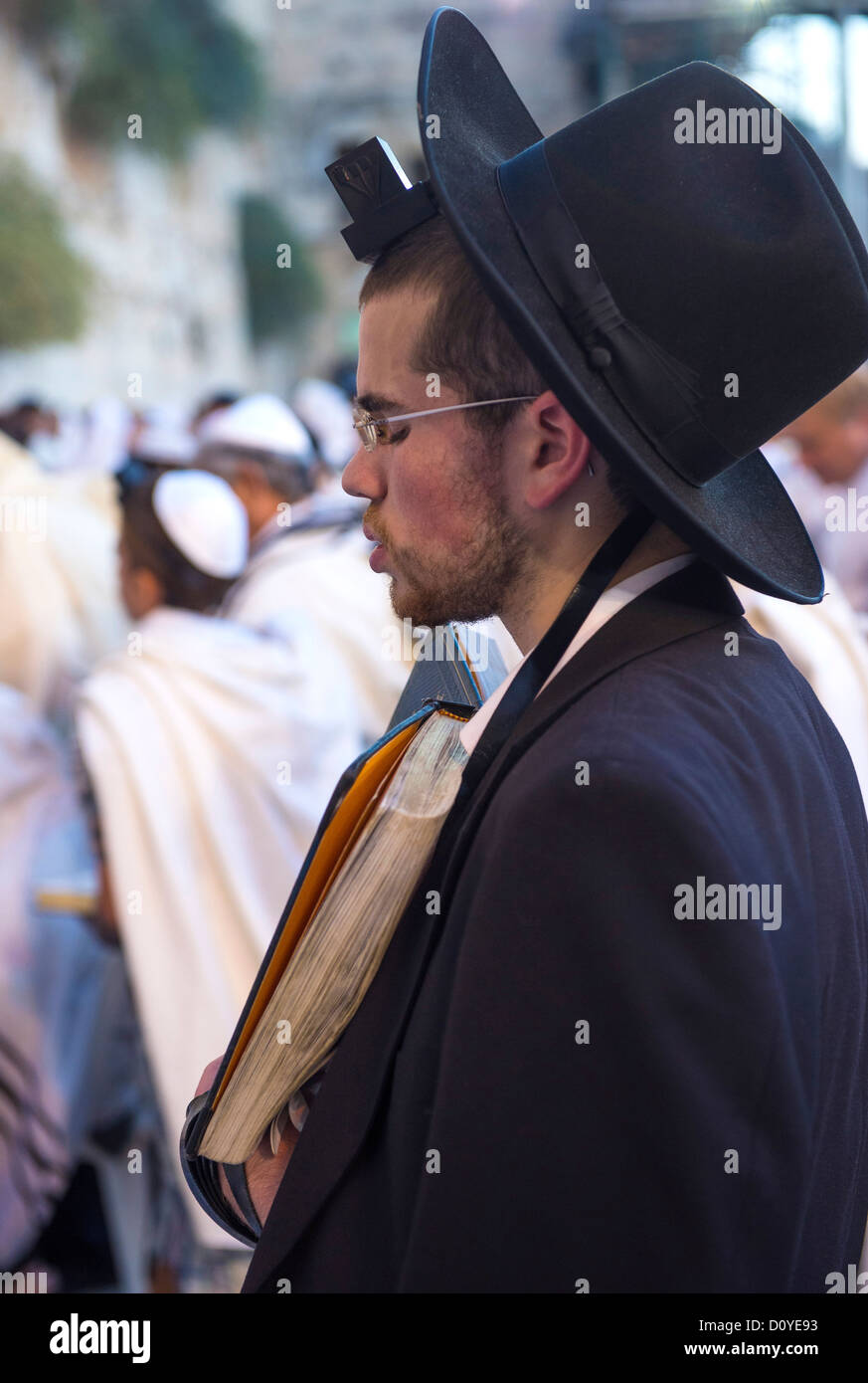 Jewish man prays during the penitential prayers the Selichot , in the ...