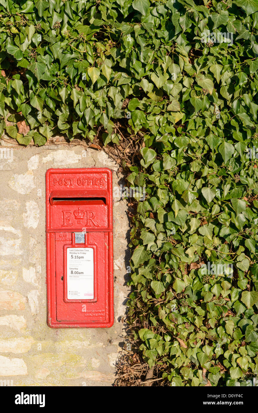 Red post box in wall Oxfordshire England UK Stock Photo - Alamy