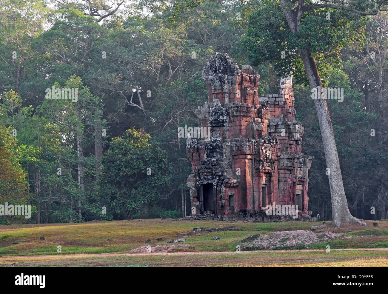 Ancient temple in Angkor complex Stock Photo - Alamy