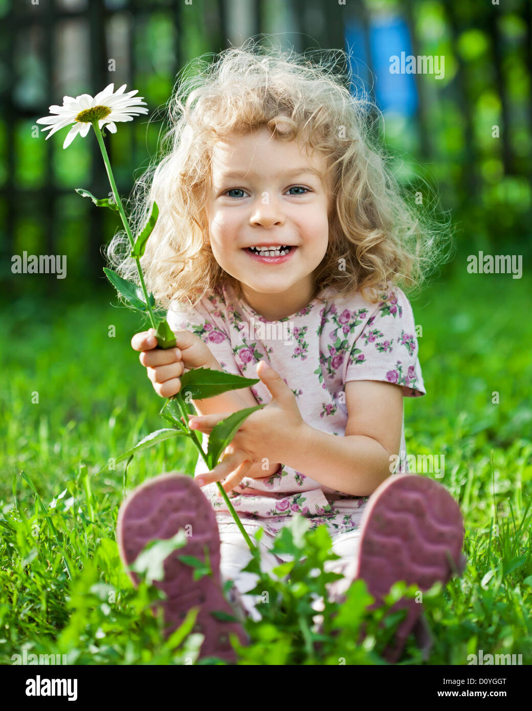 Child looking at flower hi-res stock photography and images - Alamy