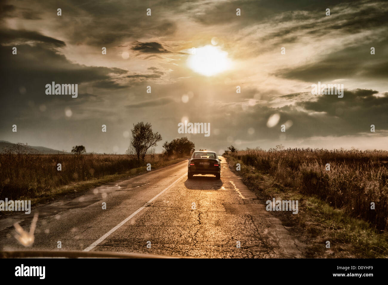 Car driving towards you hi-res stock photography and images - Alamy