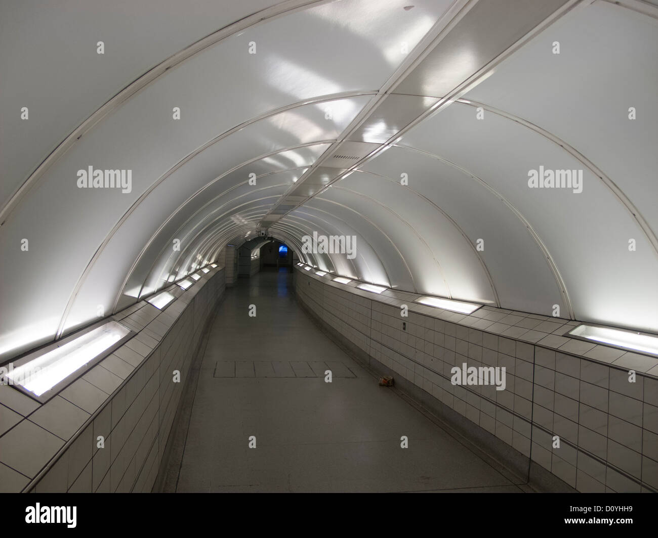 pedestrian tunnel in the London Underground Stock Photo - Alamy