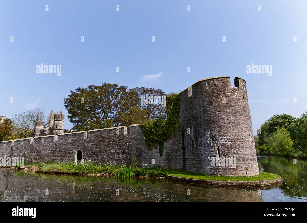 Bishop's Palace wall and moat, Wells, Somerset, England Stock Photo - Alamy