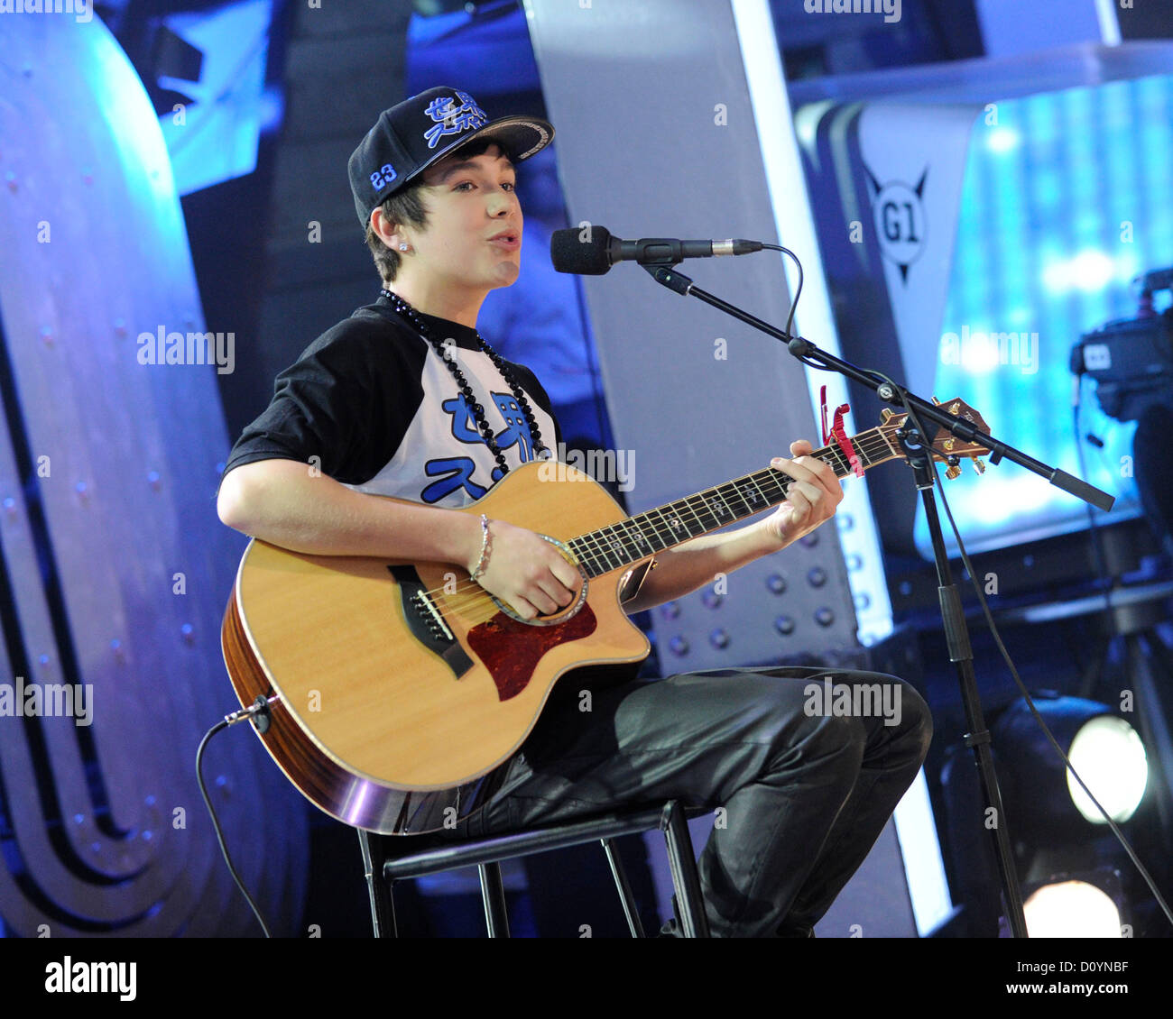 Austin mahone 2012 hi-res stock photography and images - Alamy