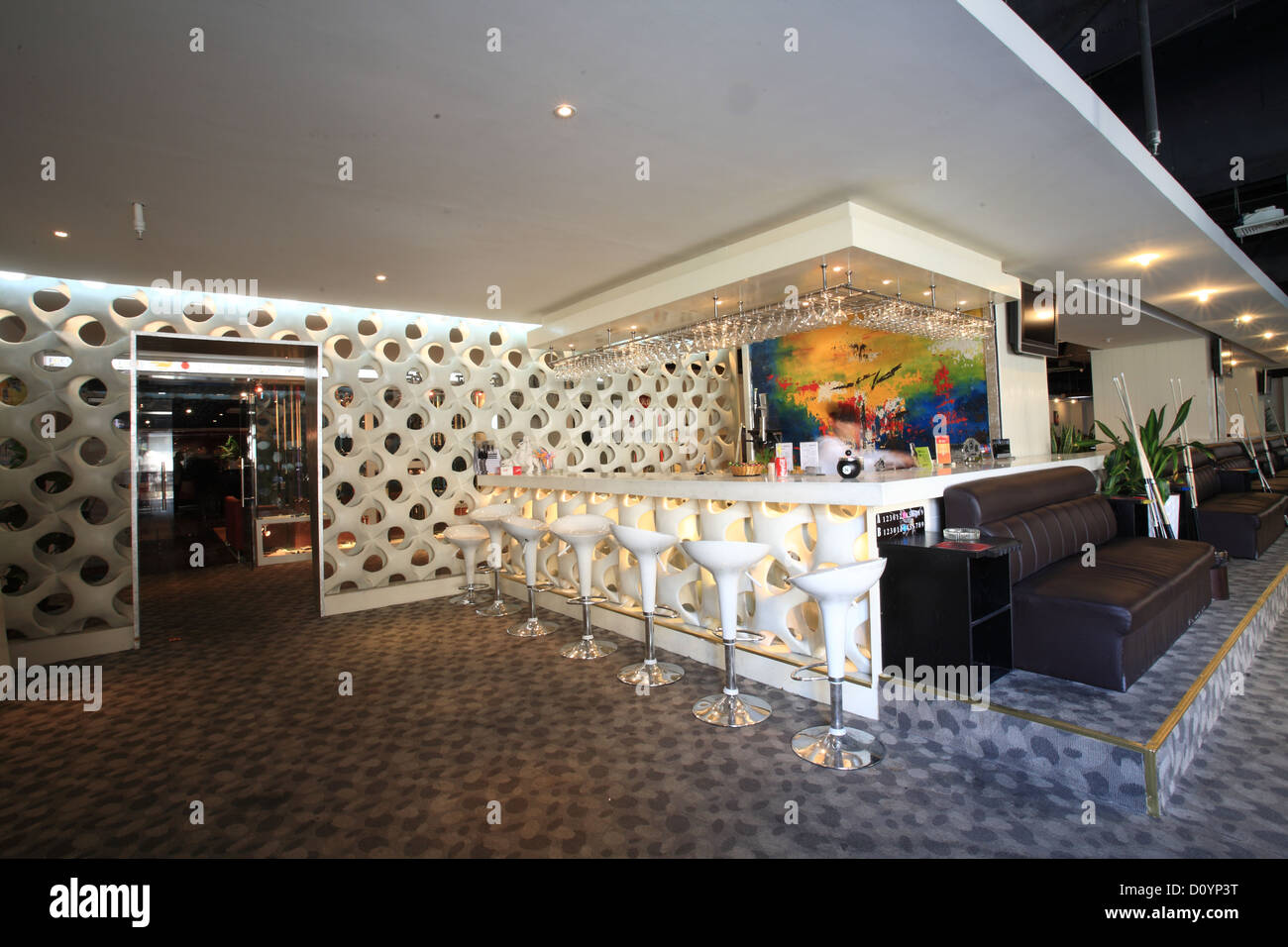 People at building reception hi-res stock photography and images - Alamy