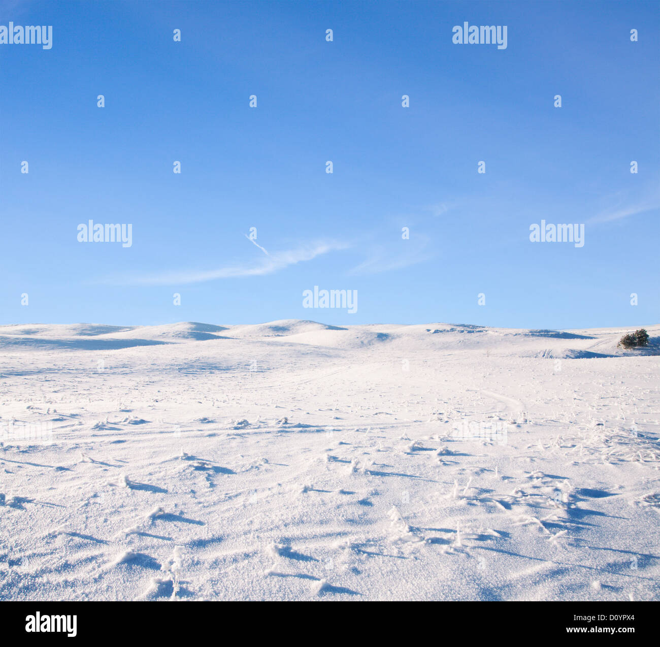 snow hill and blue sky Stock Photo - Alamy