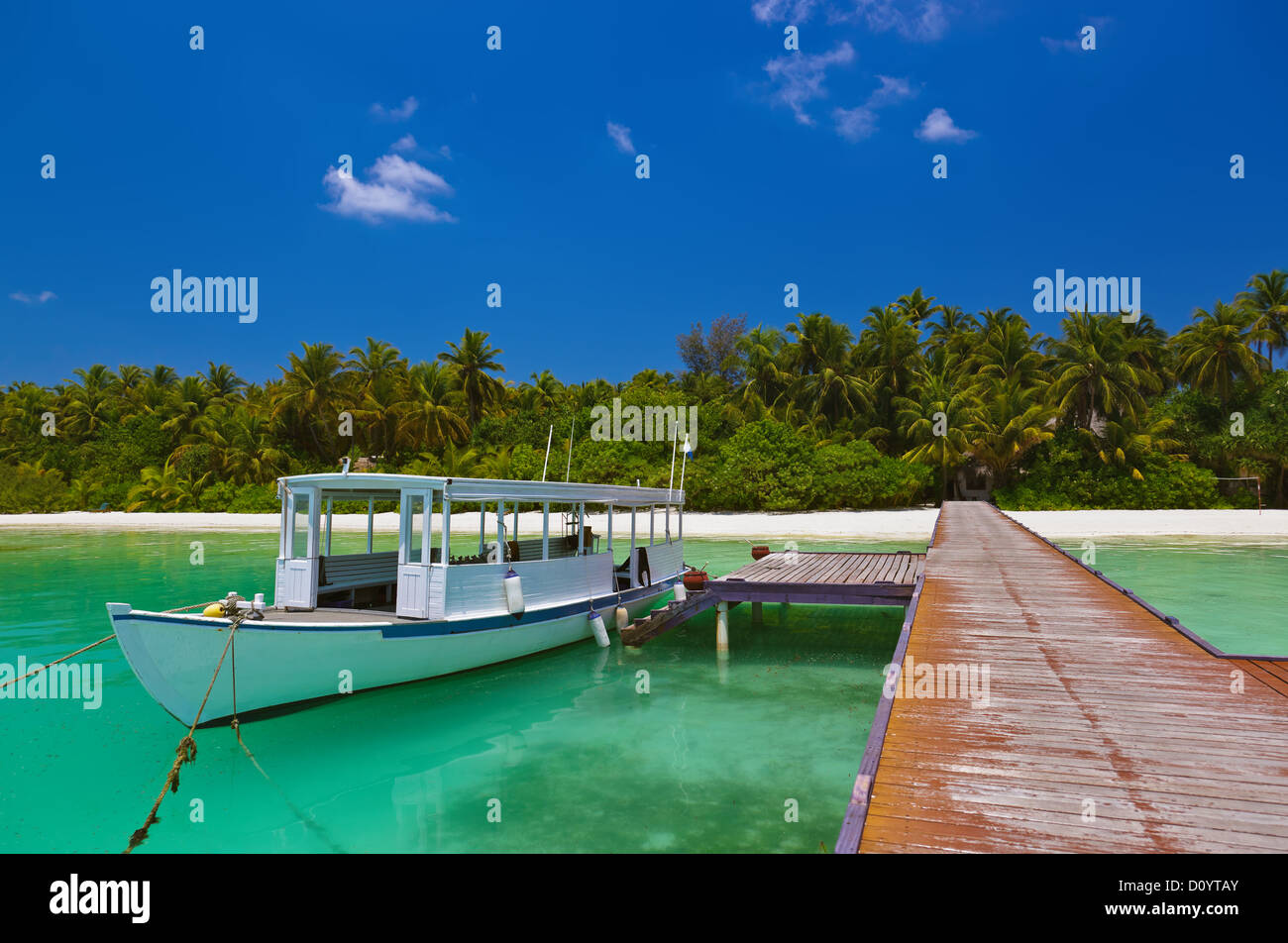 Tropical island and boat Stock Photo - Alamy