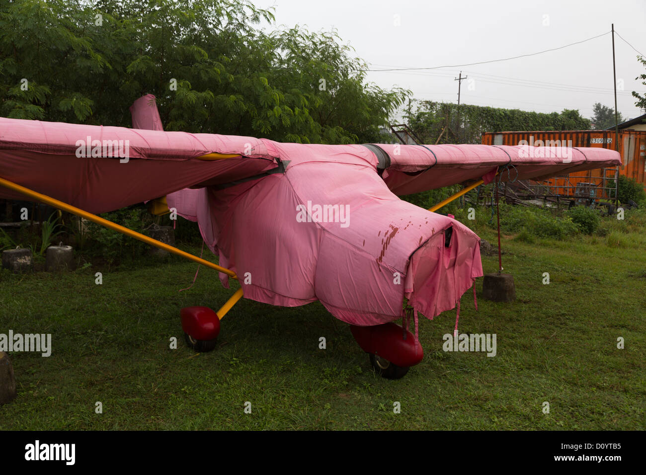 Pink aircraft hi-res stock photography and images - Alamy