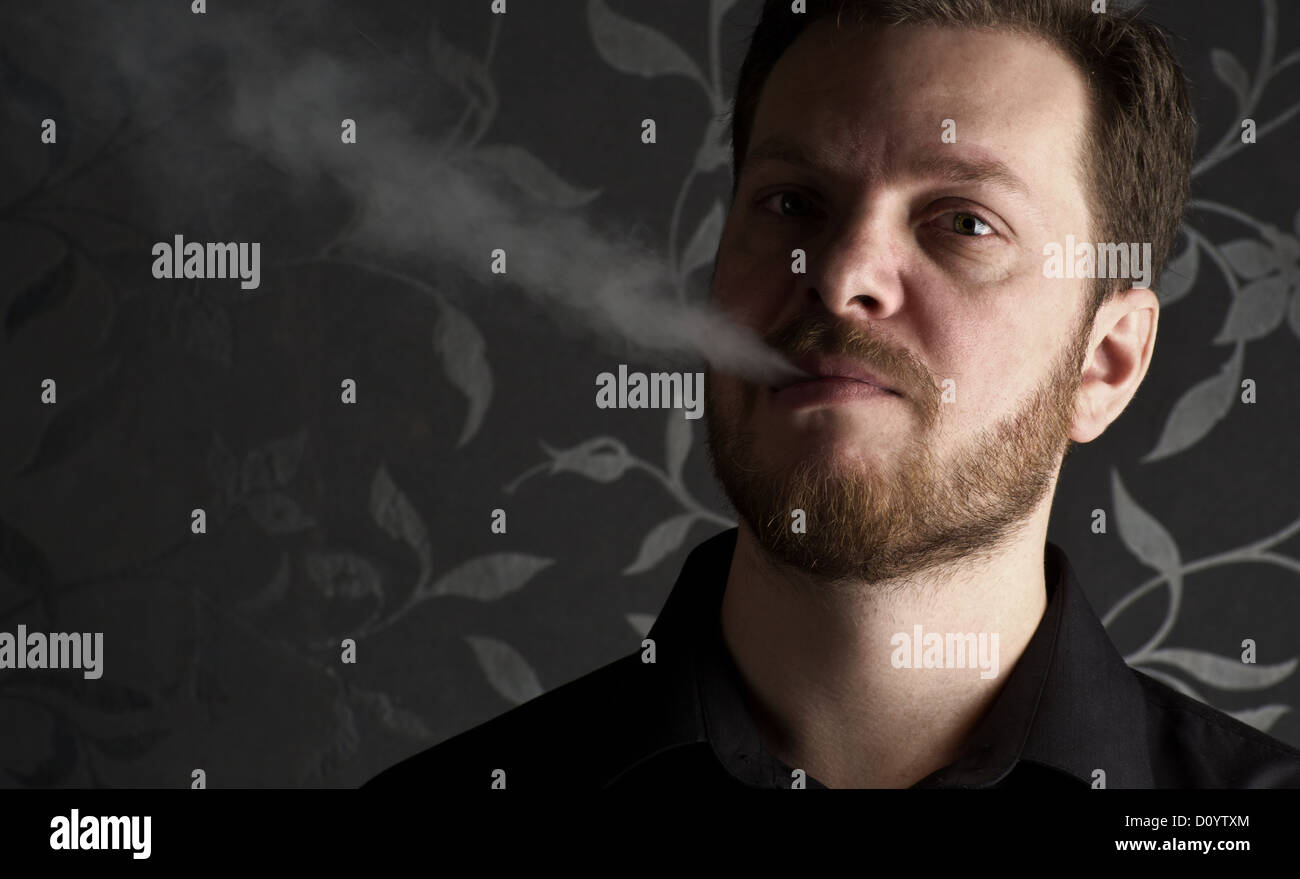 Smoking pose hi-res stock photography and images - Alamy