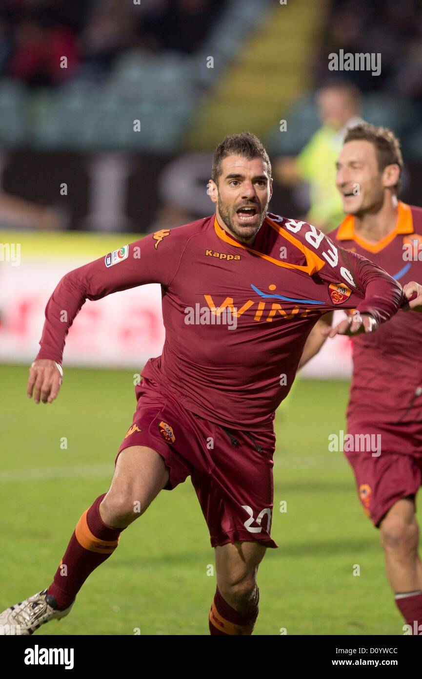 Italian simone perrotta roma goal hi-res stock photography and images ...