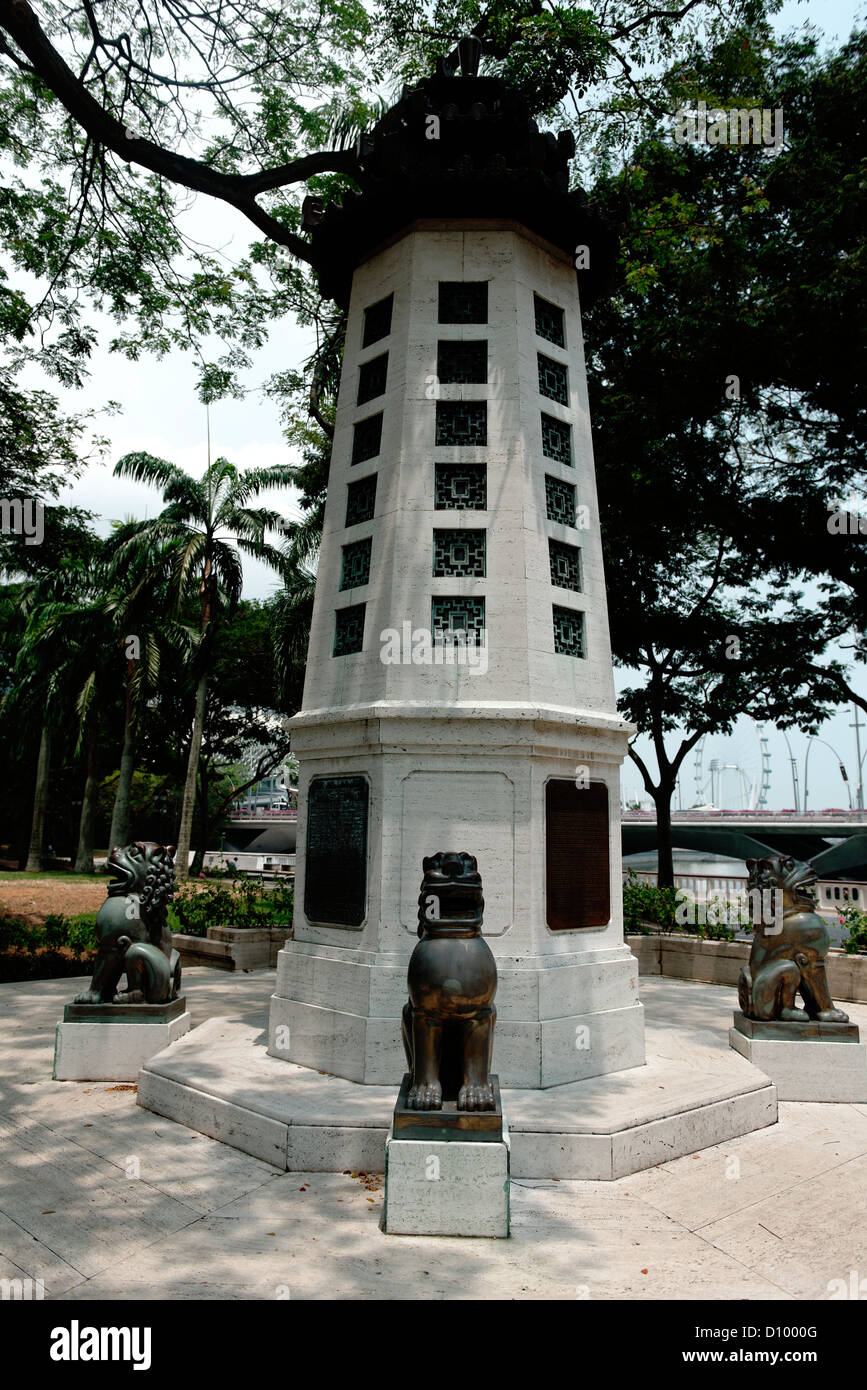 Lim Bo Seng Memorial. with Chinese Lion, Esplanade PArk, Singapore ...