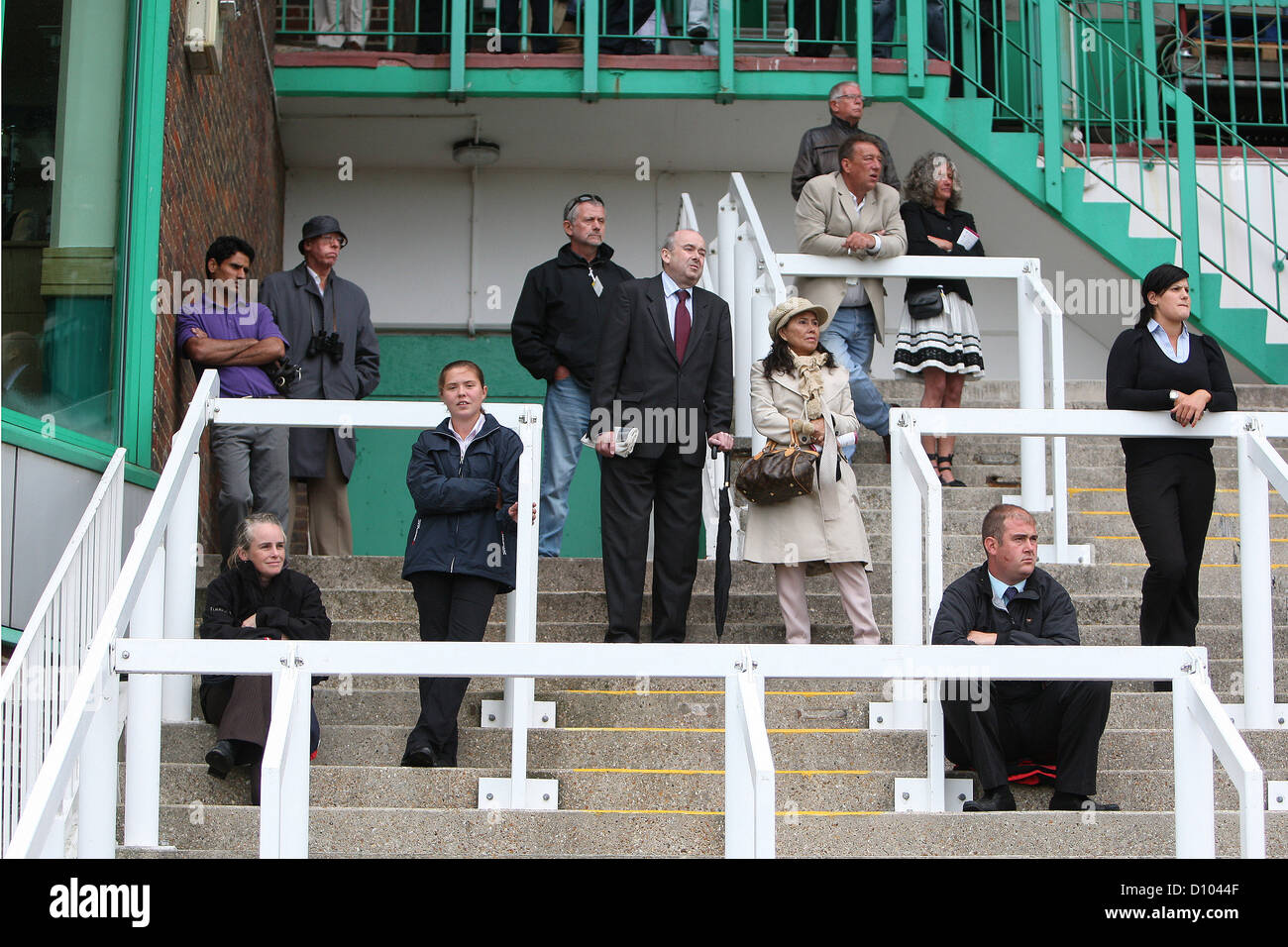 Poor crowd hi-res stock photography and images - Alamy