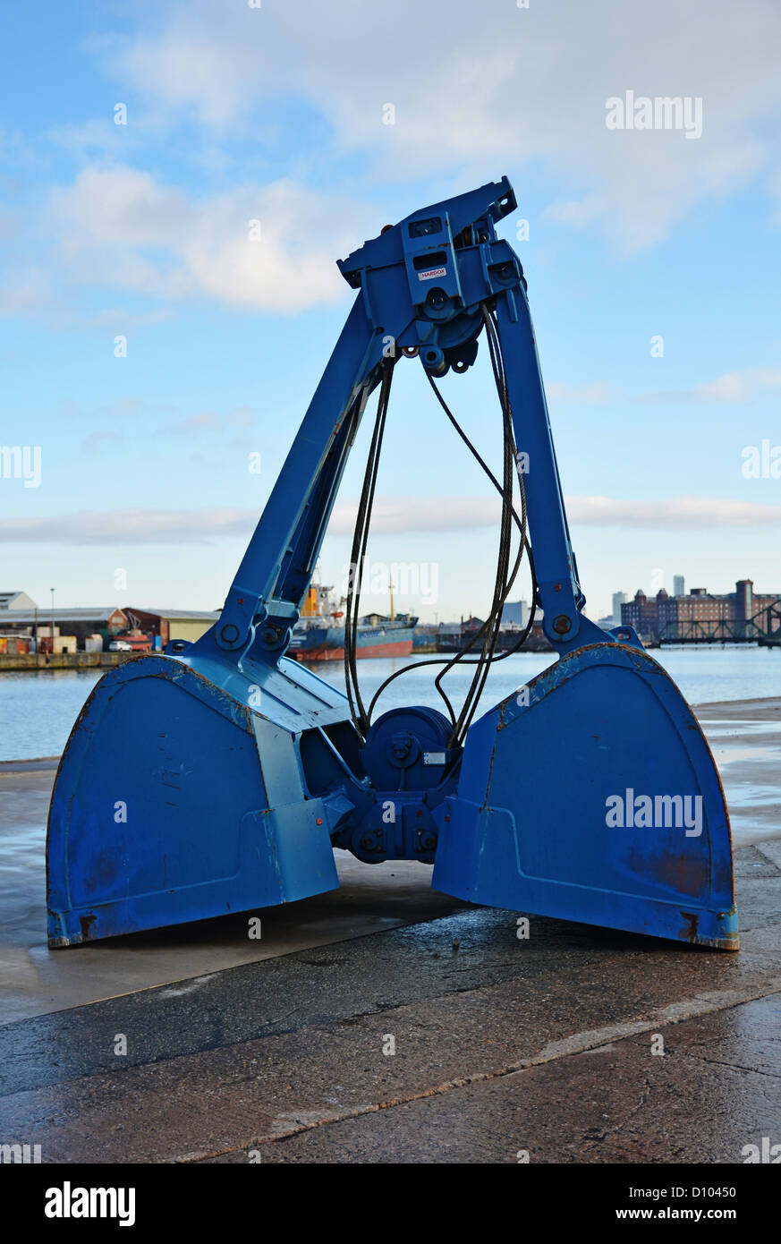 Clamshell Bucket Attachments High Resolution Stock Photography and ...