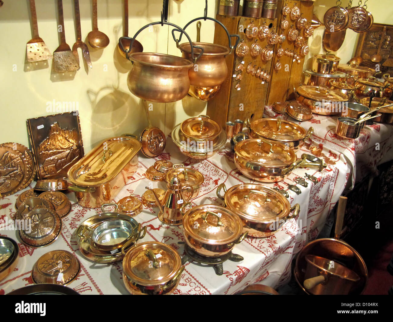 Copper vases hi-res stock photography and images - Alamy