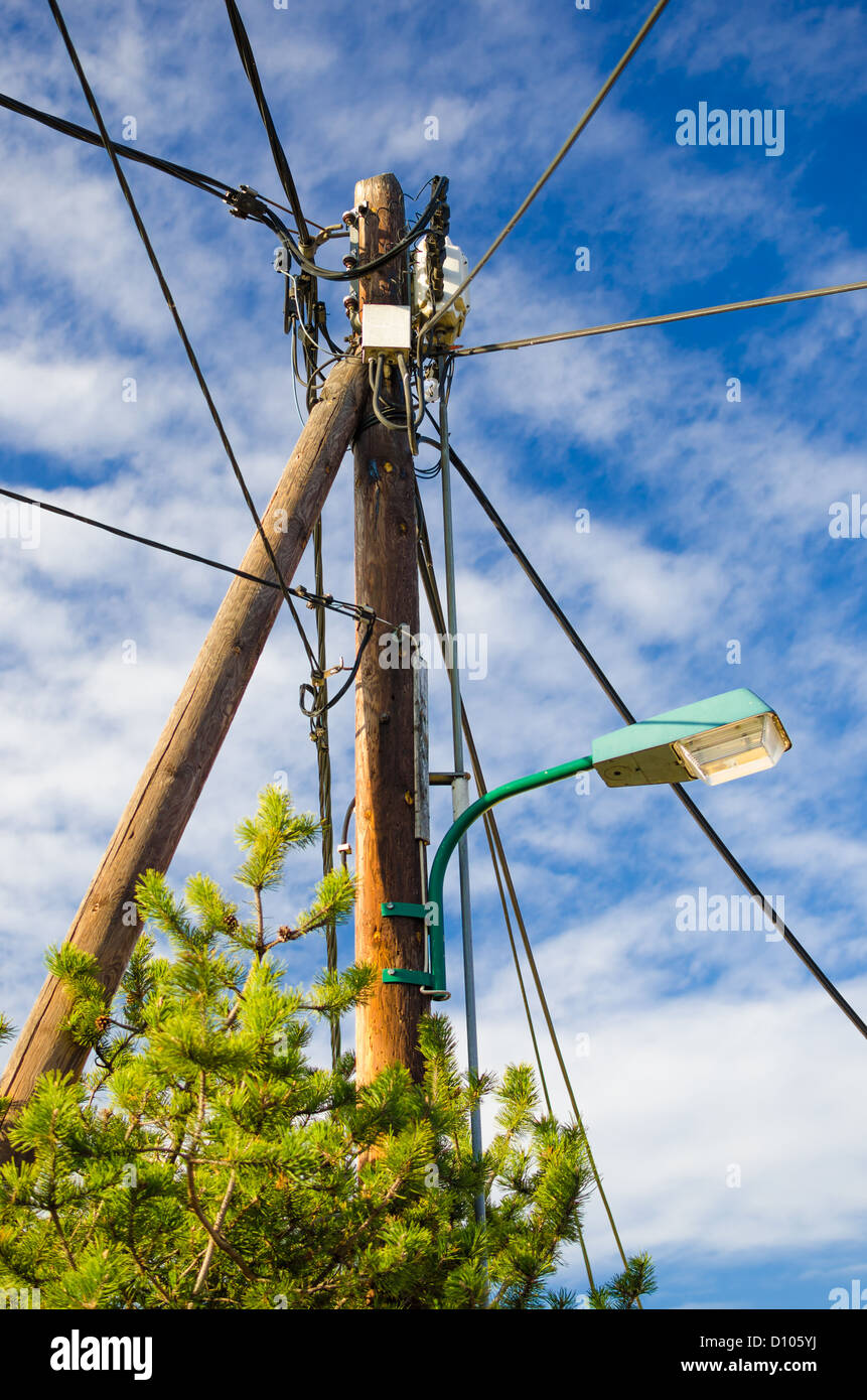 Pole With Street LIght And Cables Stock Photo - Alamy