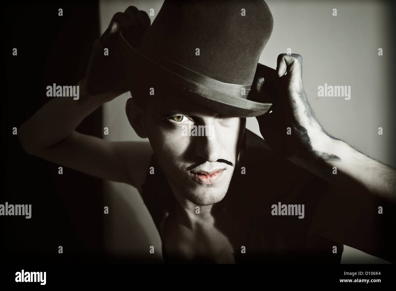 Retro portrait of a theatrical actor with a hat Stock Photo - Alamy