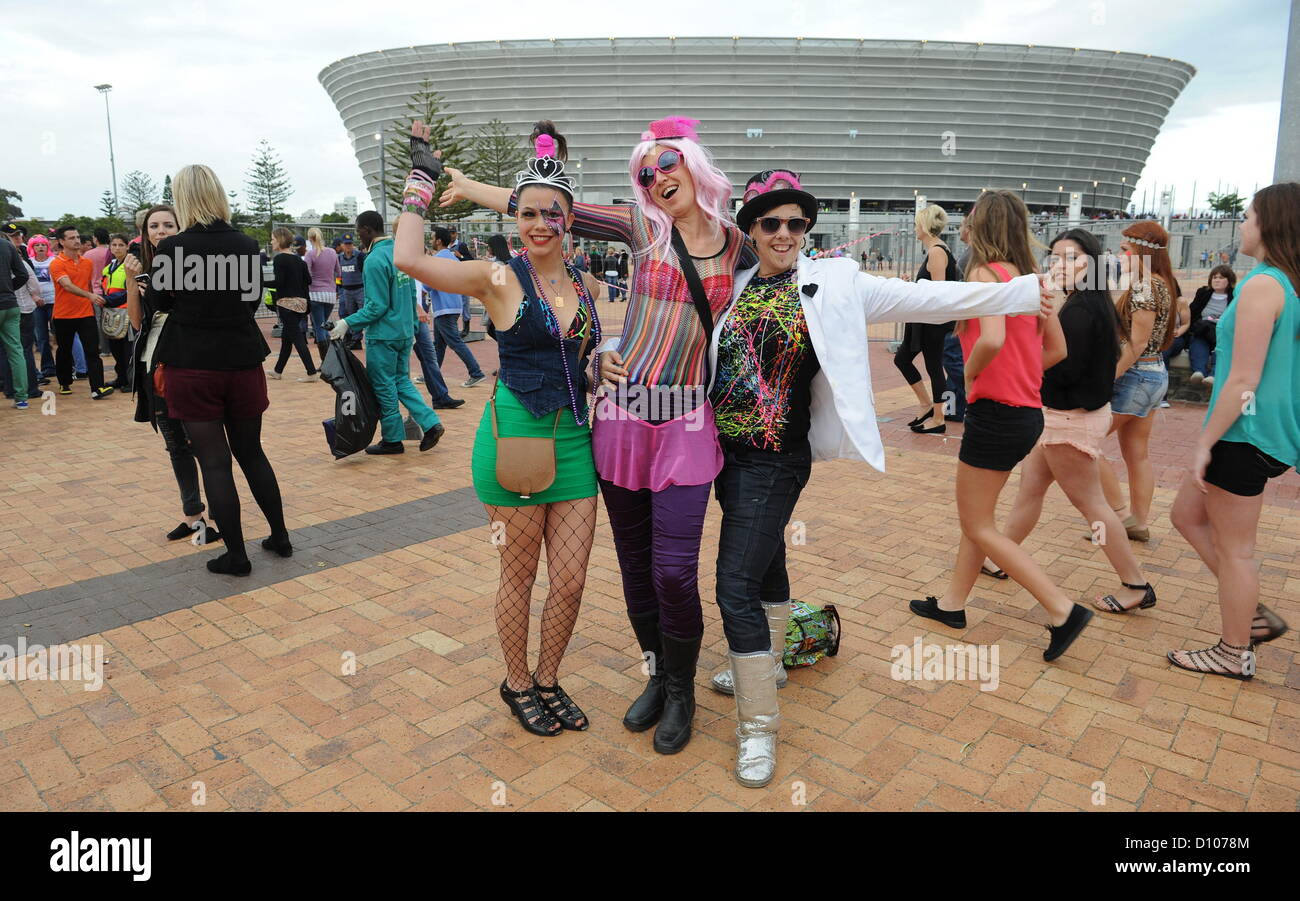 CAPE TOWN, SOUTH AFRICA: Lady Gaga fans gather outside Cape Town ...