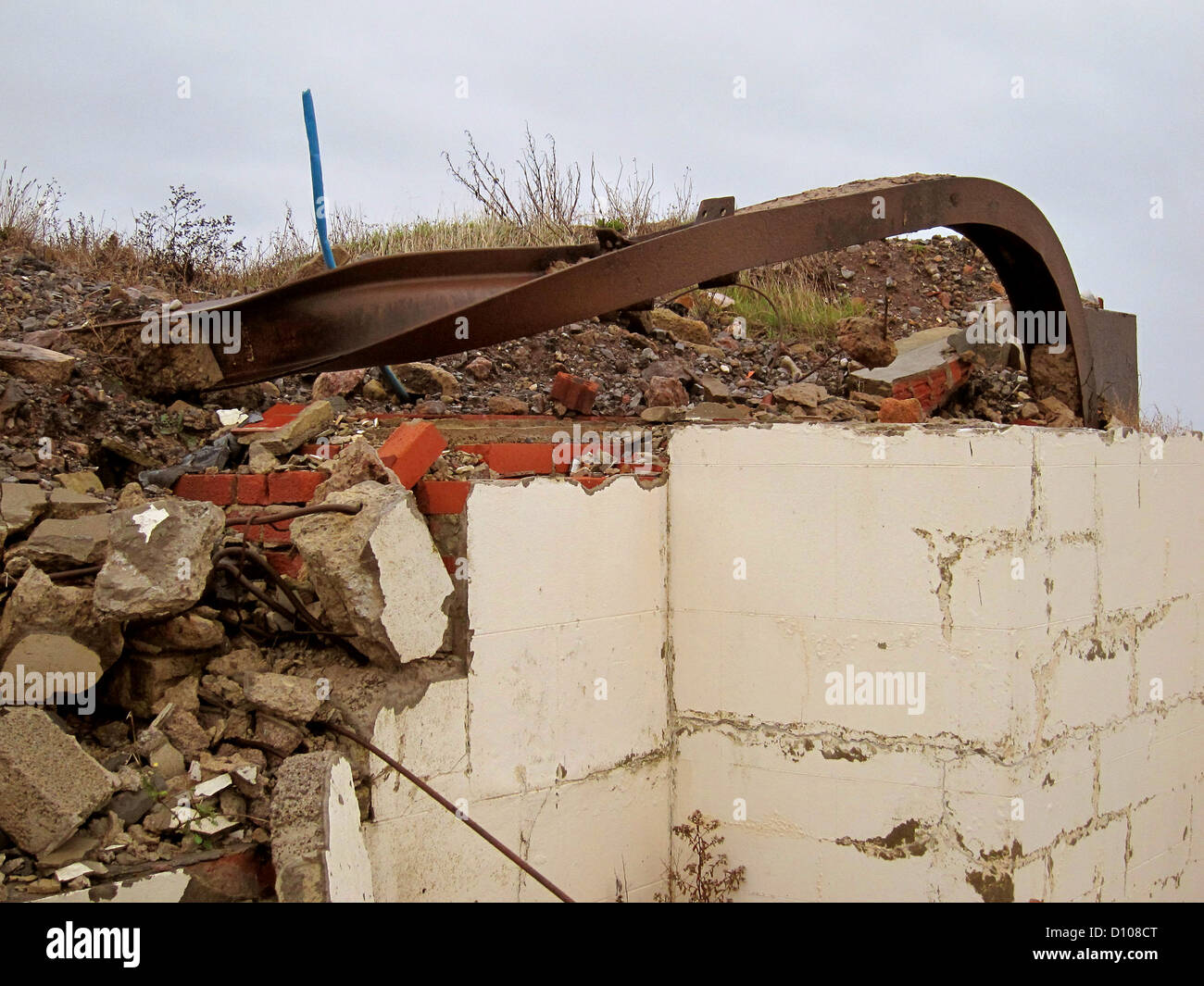 Twisted fire damaged structural steel column Stock Photo - Alamy