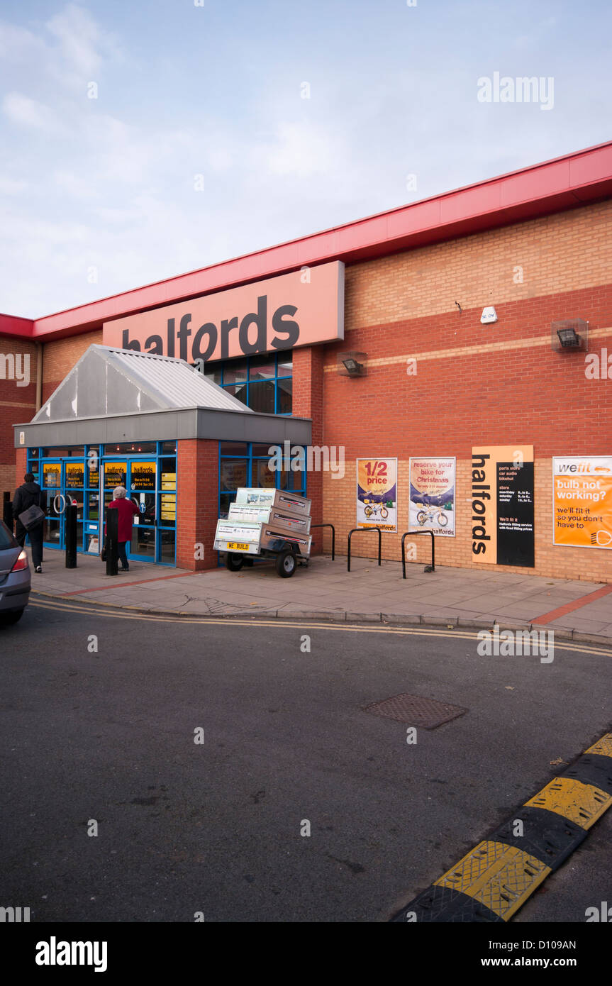 Halfords store uk shop hi-res stock photography and images - Alamy