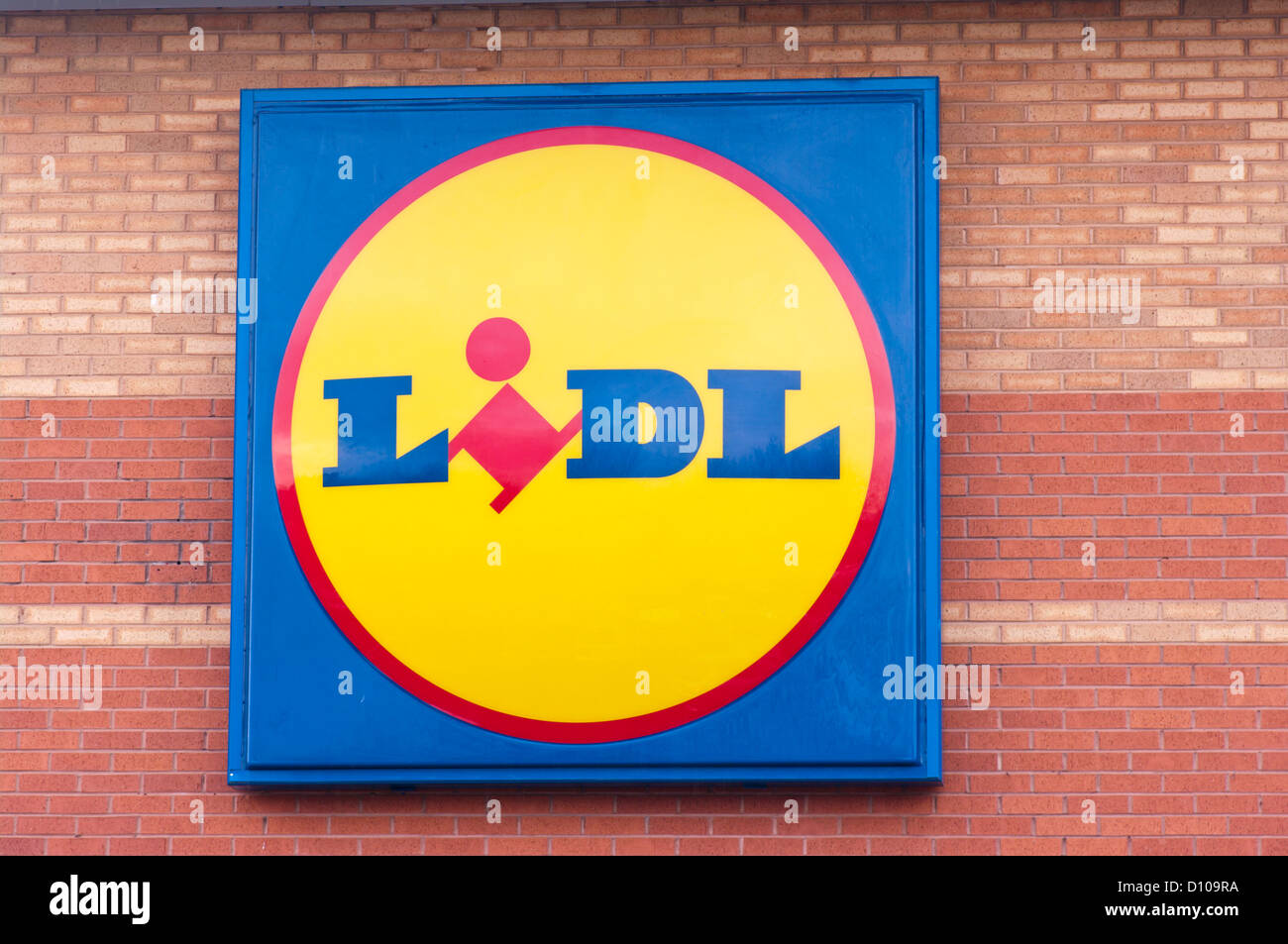 Lidl signs hi-res stock photography and images - Alamy