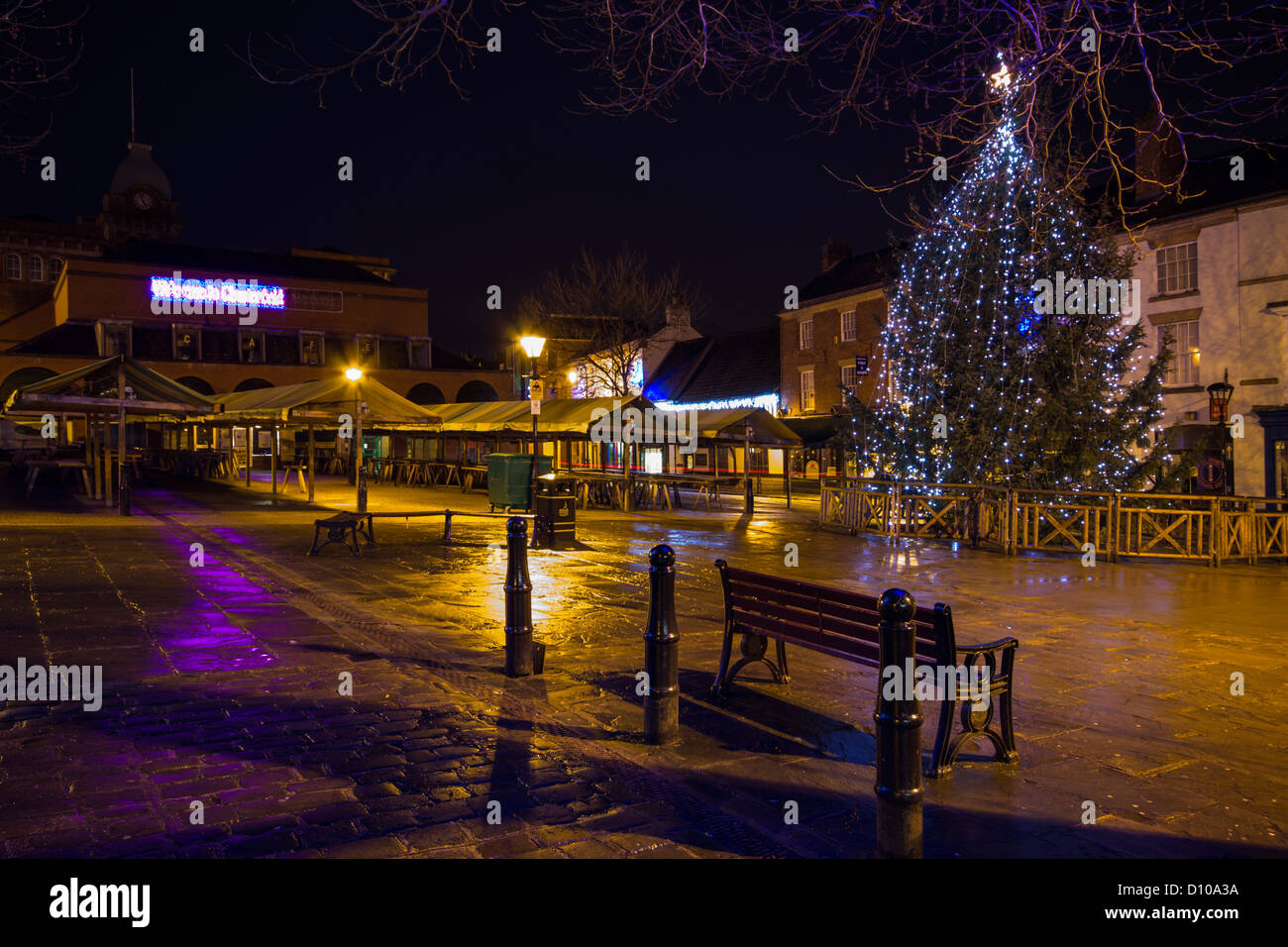 Chesterfield town christmas lights night hi-res stock photography and ...