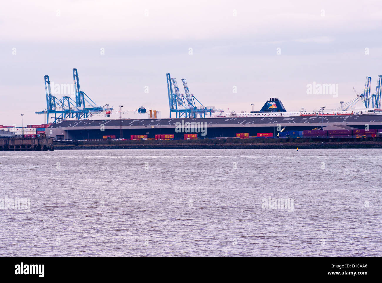 Tilbury docks hi-res stock photography and images - Alamy