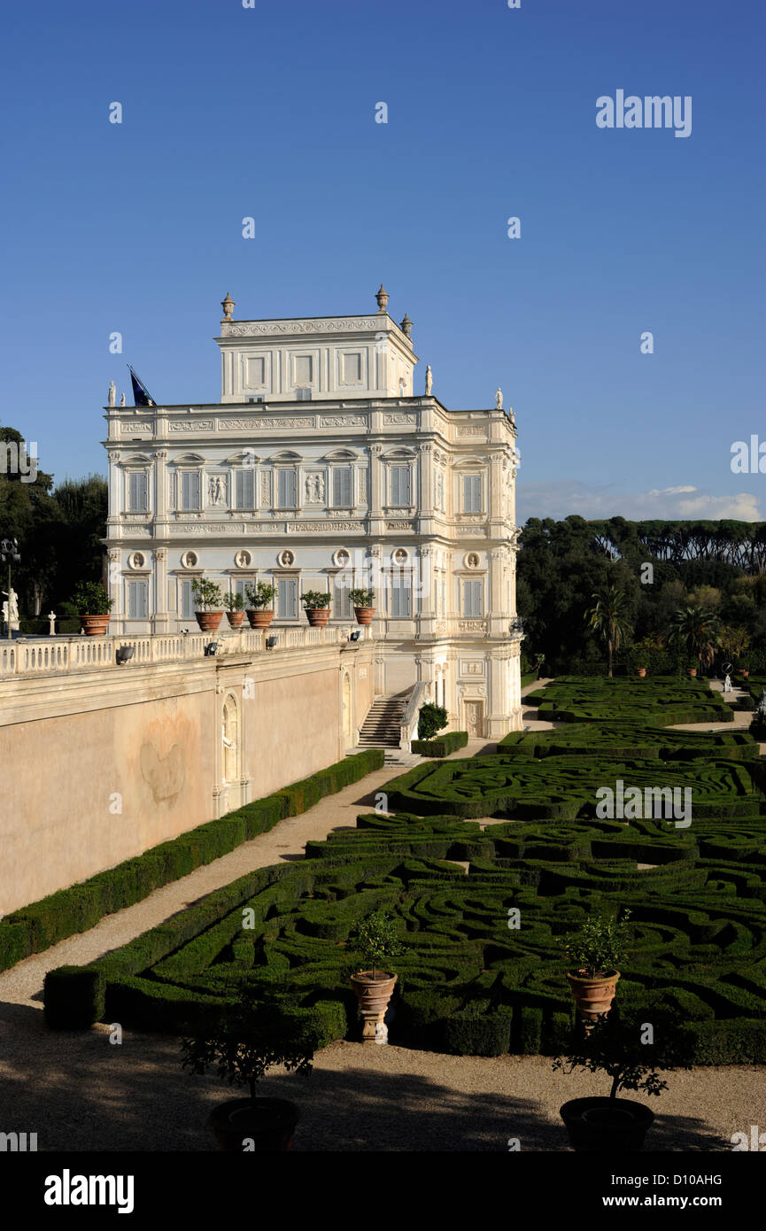 Typical italian villas hi-res stock photography and images - Alamy