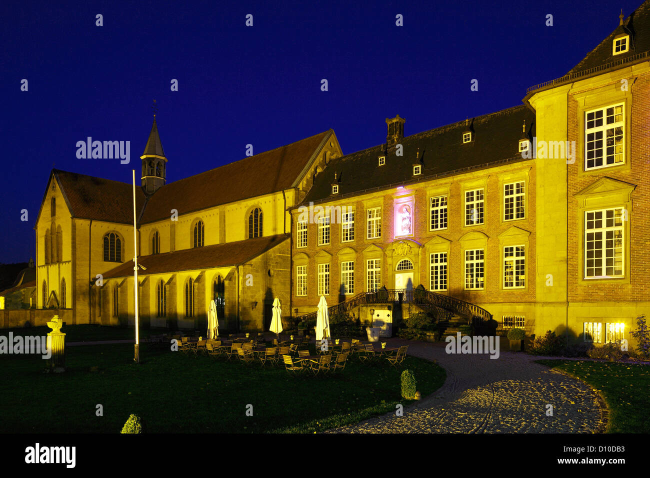 Klosterkirche und Alte Abtei in der Blauen Stunde, Zisterzienserkloster ...