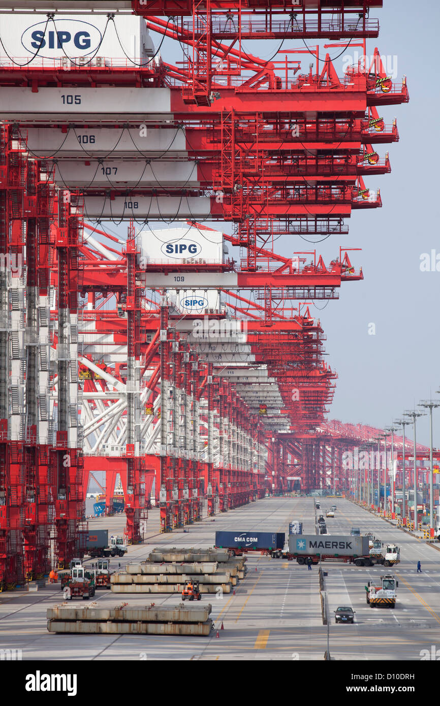 Yangshan container port, Shanghai. China Stock Photo - Alamy