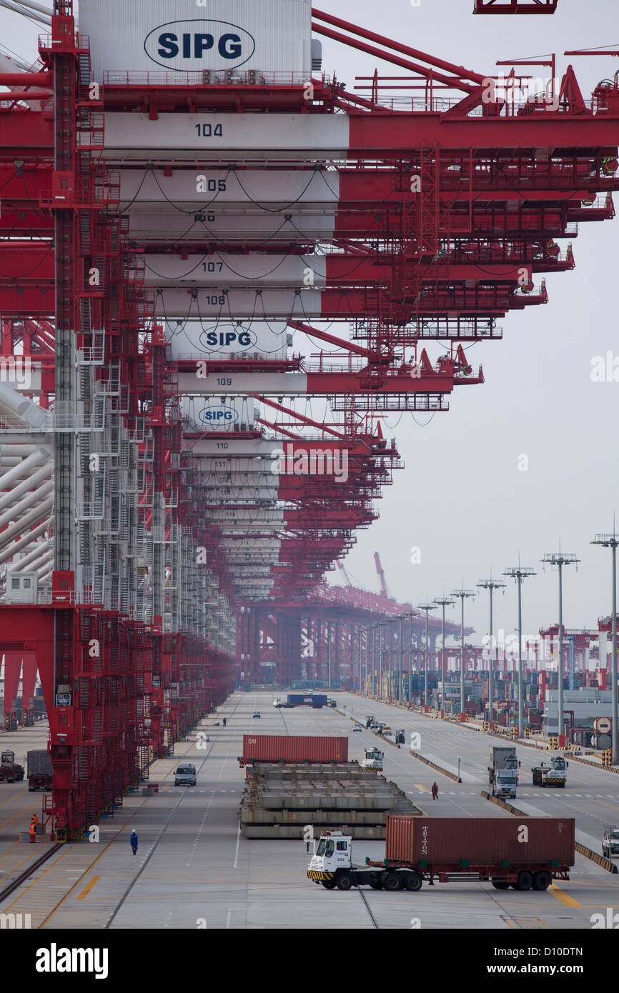 Yangshan port of shanghai hi-res stock photography and images - Alamy