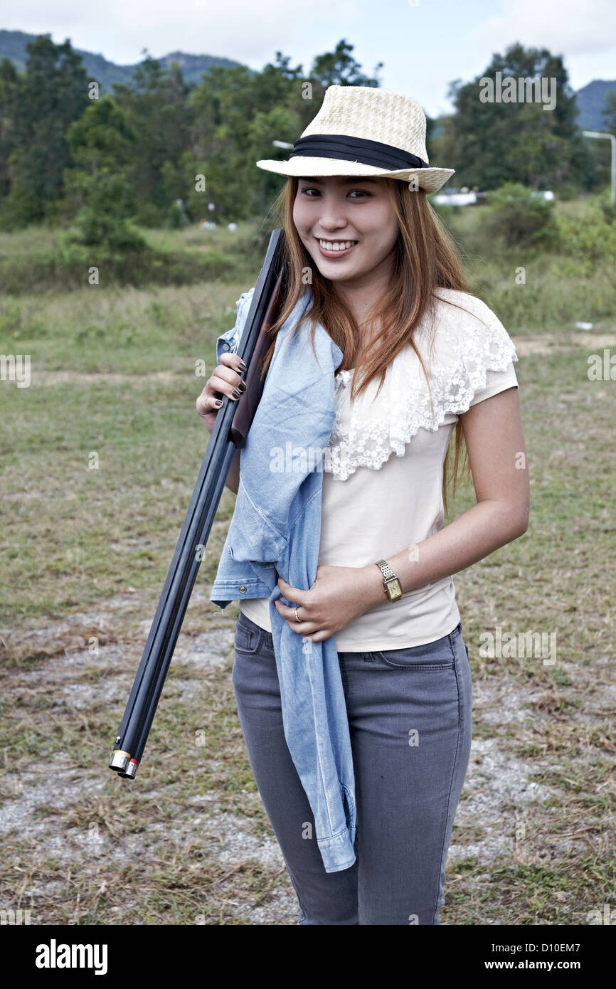 Female shotgun. Woman with gun Stock Photo - Alamy