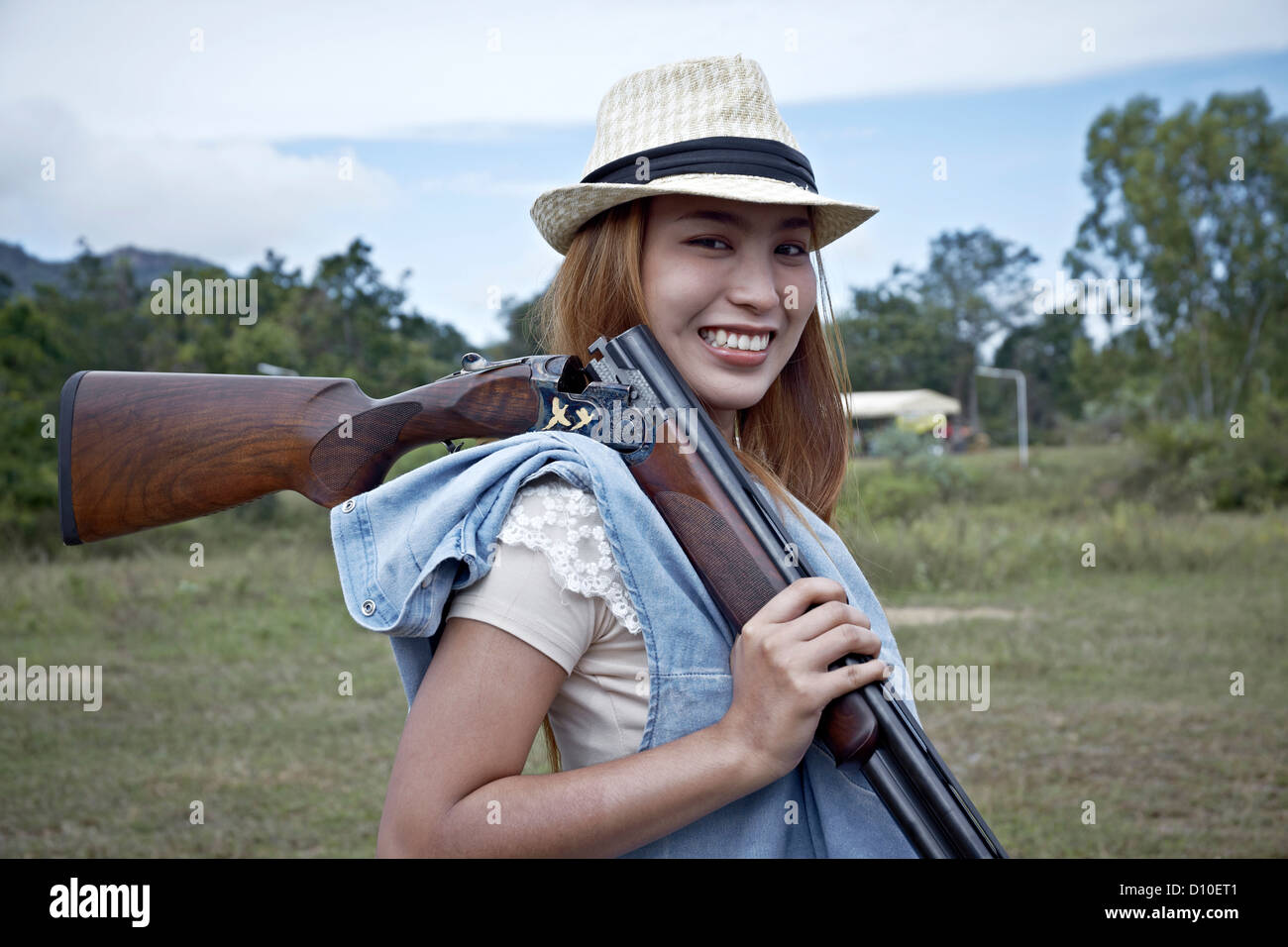Female shotgun. Woman with gun Stock Photo - Alamy