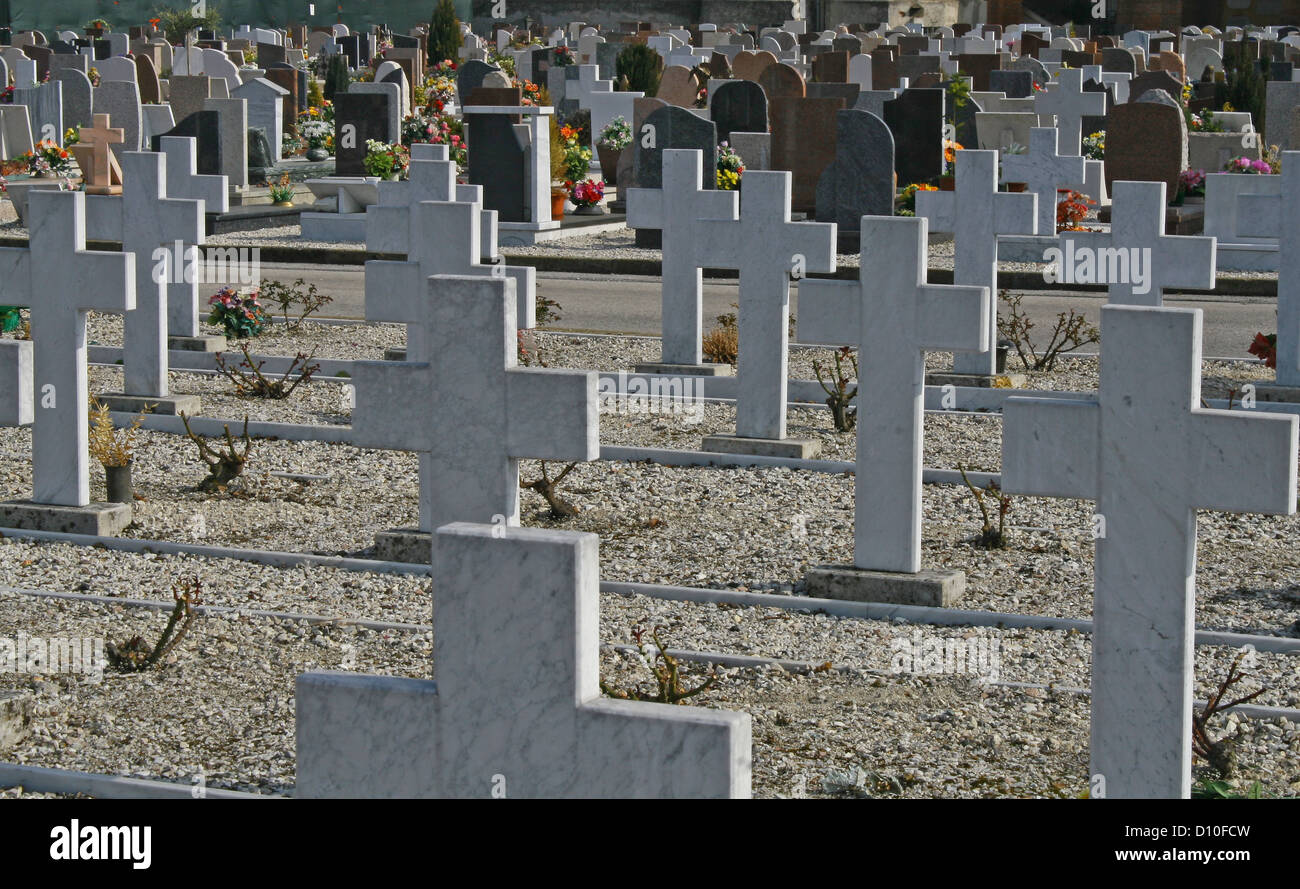 Dead end cemetery hi-res stock photography and images - Alamy