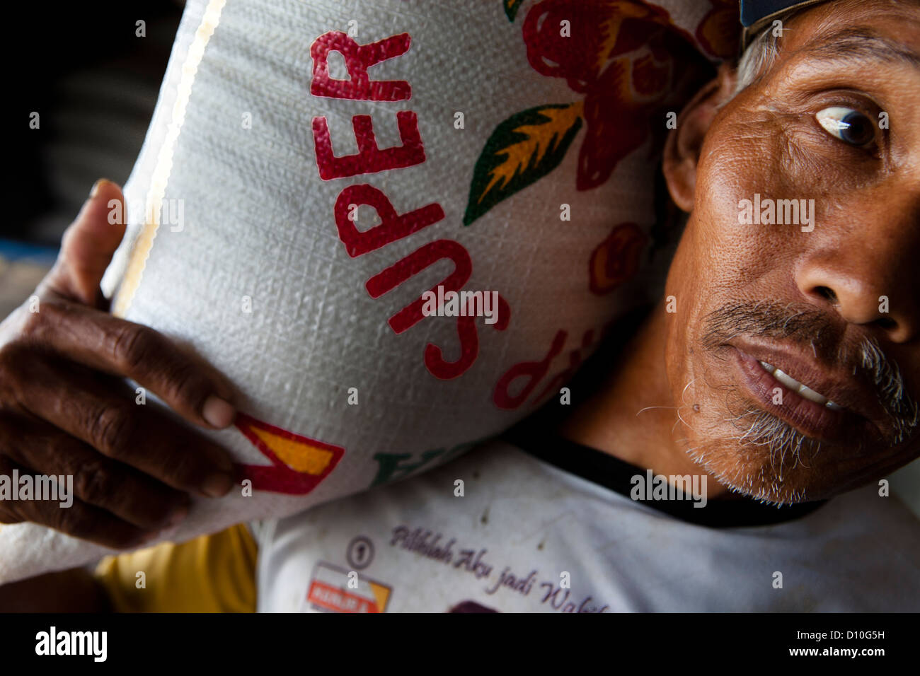 Loading rice sacks hi-res stock photography and images - Alamy