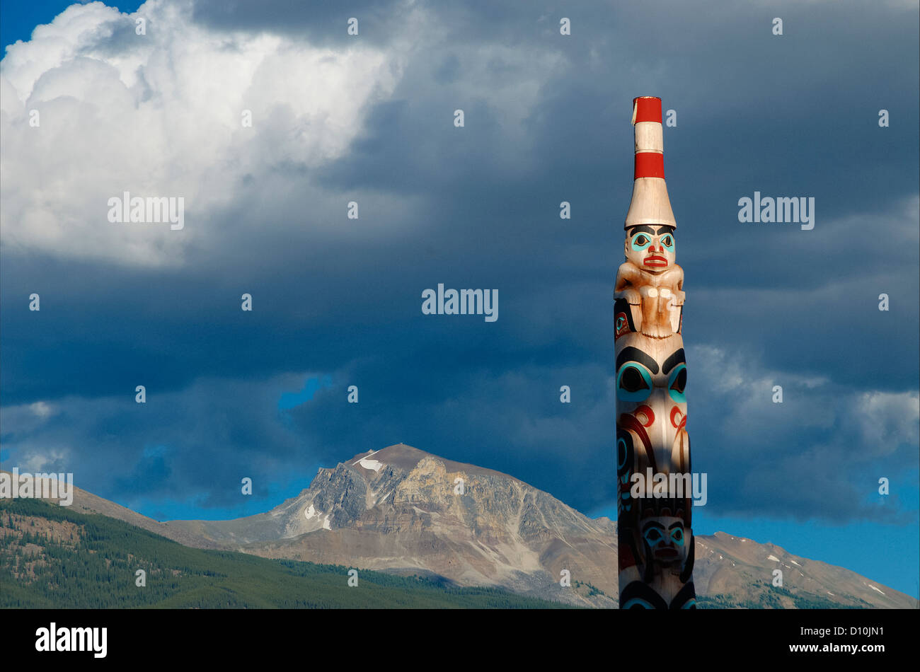 Totem pole, Jasper townsite, Jasper National Park, Alberta, Canada ...