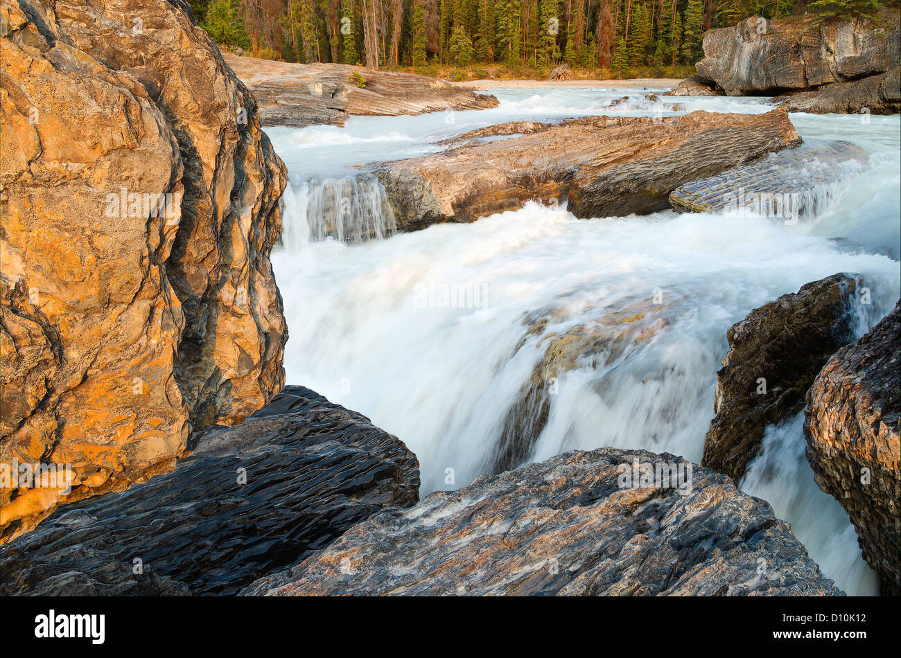 Natural bridge yoho national park hi-res stock photography and images ...