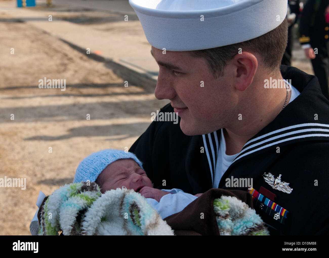 Yeoman 2nd Class Seth King of USS Fort McHenry reunites with his son ...