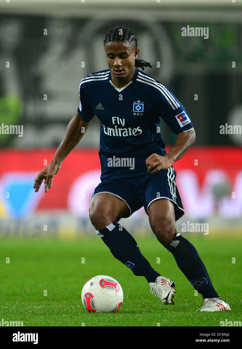 Hamburg's Michael Mancienne controls the ball during a German ...