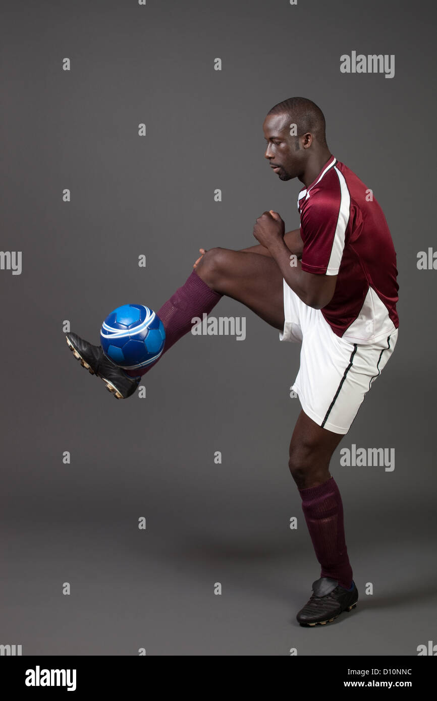 Man kick soccer hi-res stock photography and images - Alamy