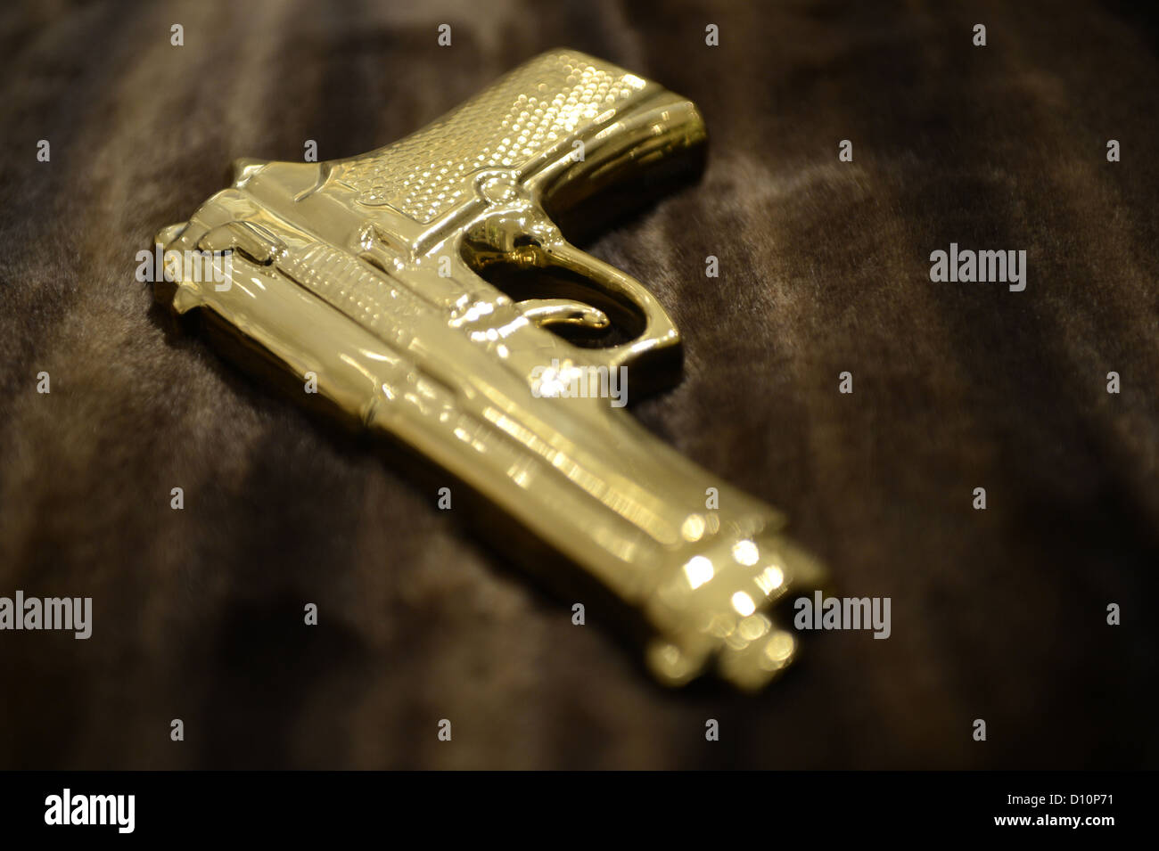 Golden gun hi-res stock photography and images - Alamy