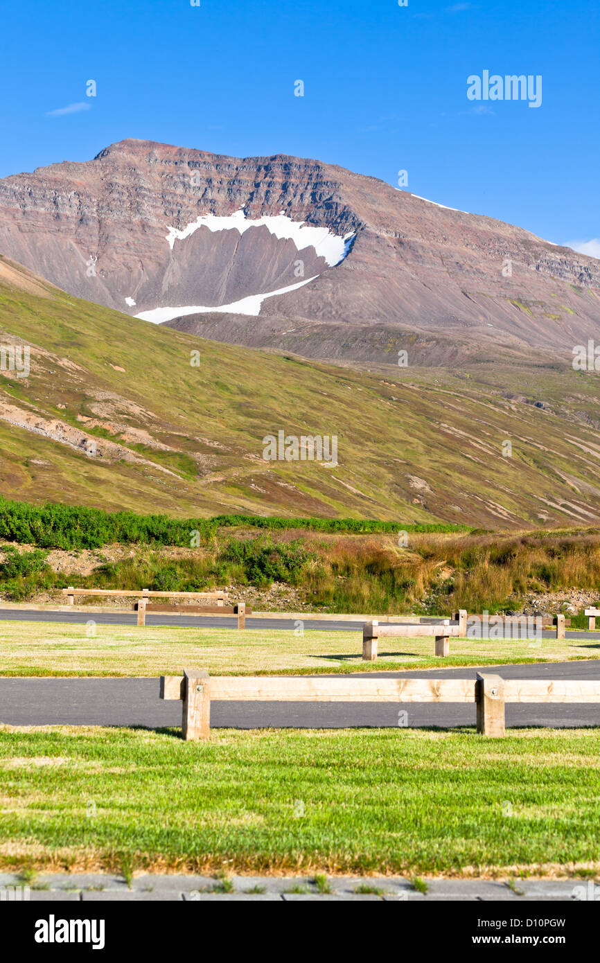 Empty resting area at Iceland roadside with mountains as background ...