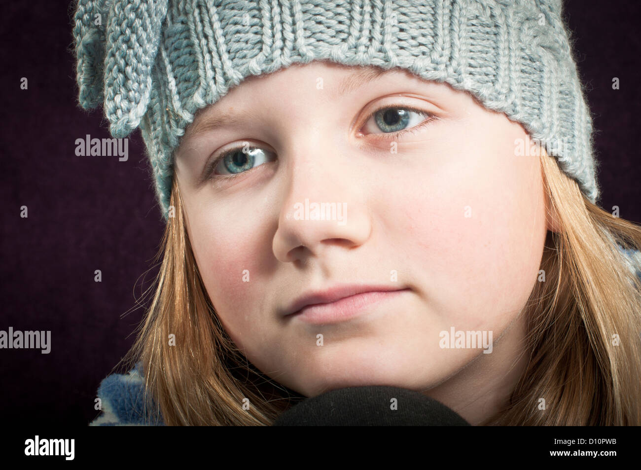 Pretty girl in winter Stock Photo - Alamy