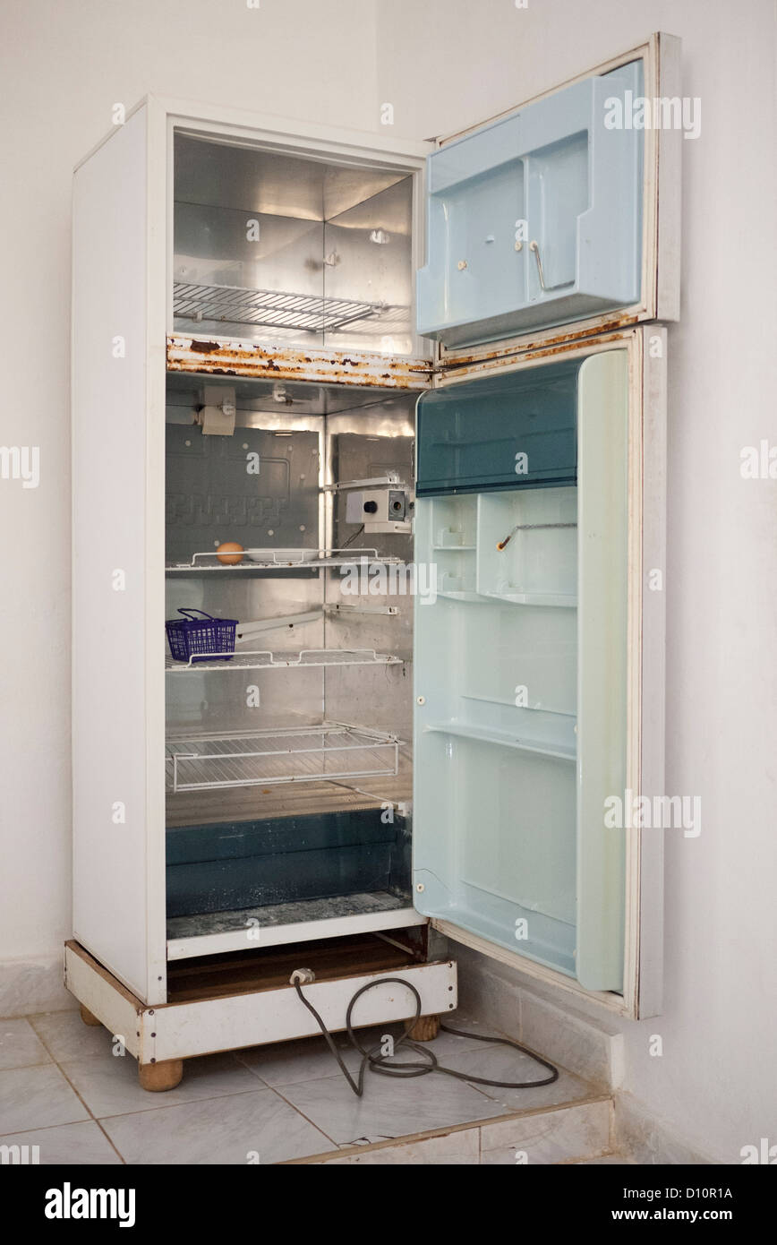 Empty fridge open door hi-res stock photography and images - Alamy