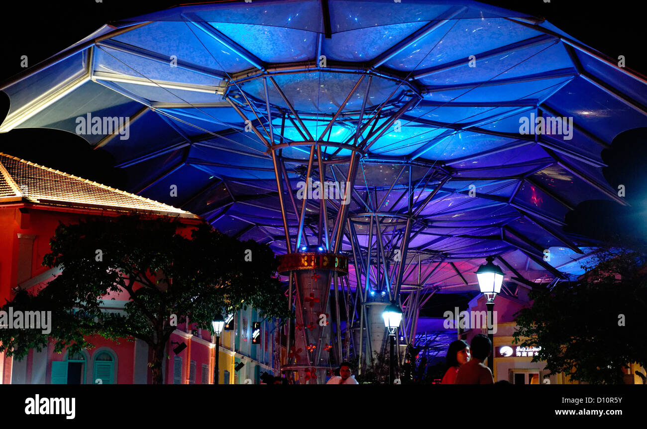 Canopy roof hi-res stock photography and images - Alamy
