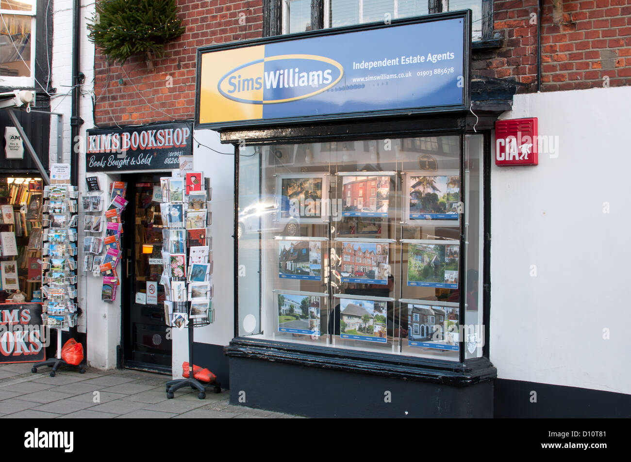 Real estate agent shop window hi-res stock photography and images - Alamy