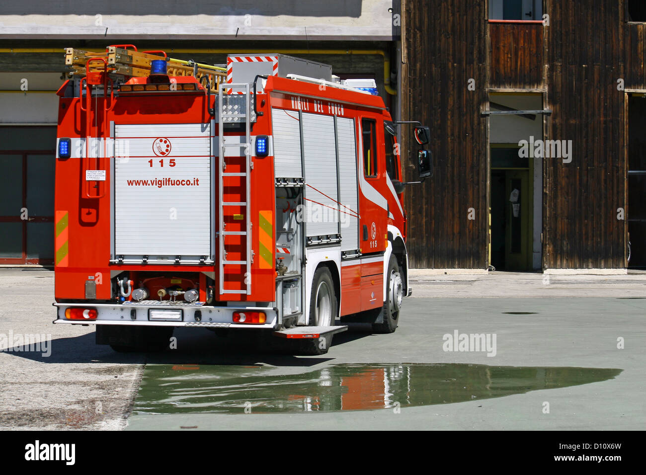 Truck rescue hi-res stock photography and images - Alamy