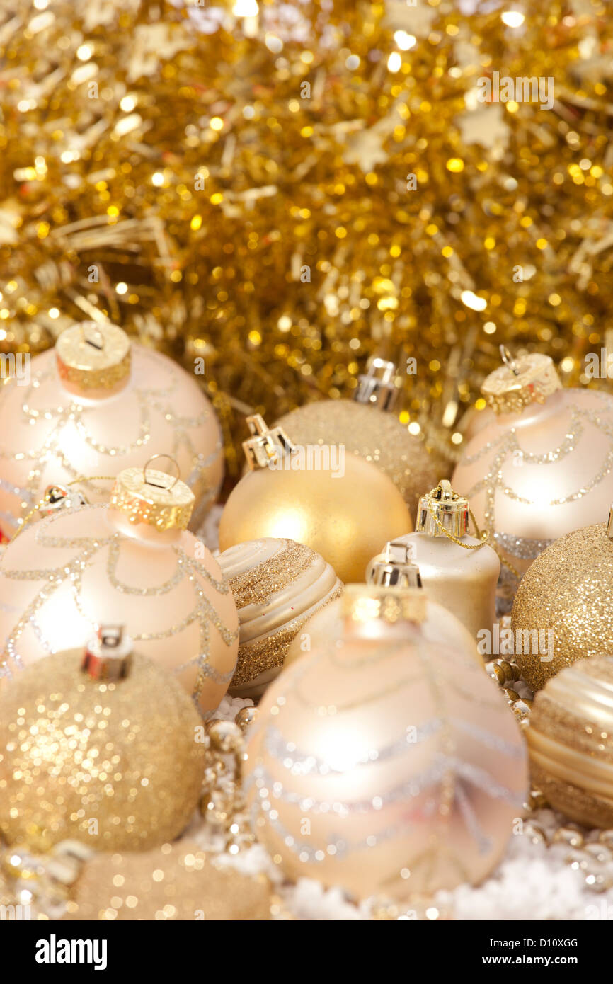 Golden christmas balls on black hi-res stock photography and images - Alamy