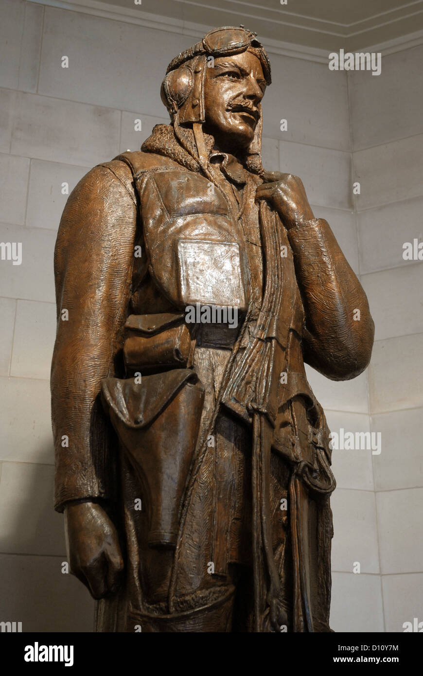 Bronze statue of airman the Tomb of the Unknown Soldier at the ...